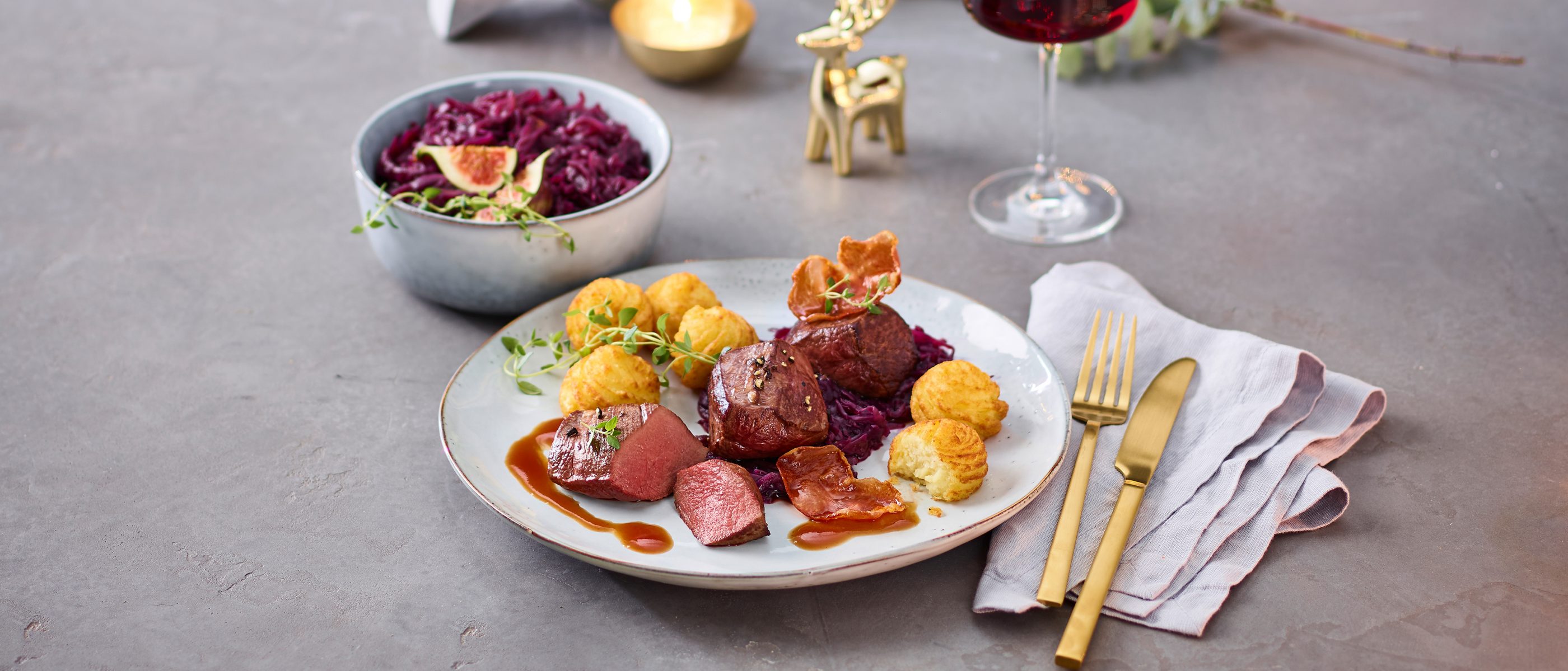 Rehmedaillons mit Feigen-Rotkohl und Herzogin-Kartoffeln – Rezepte von ...