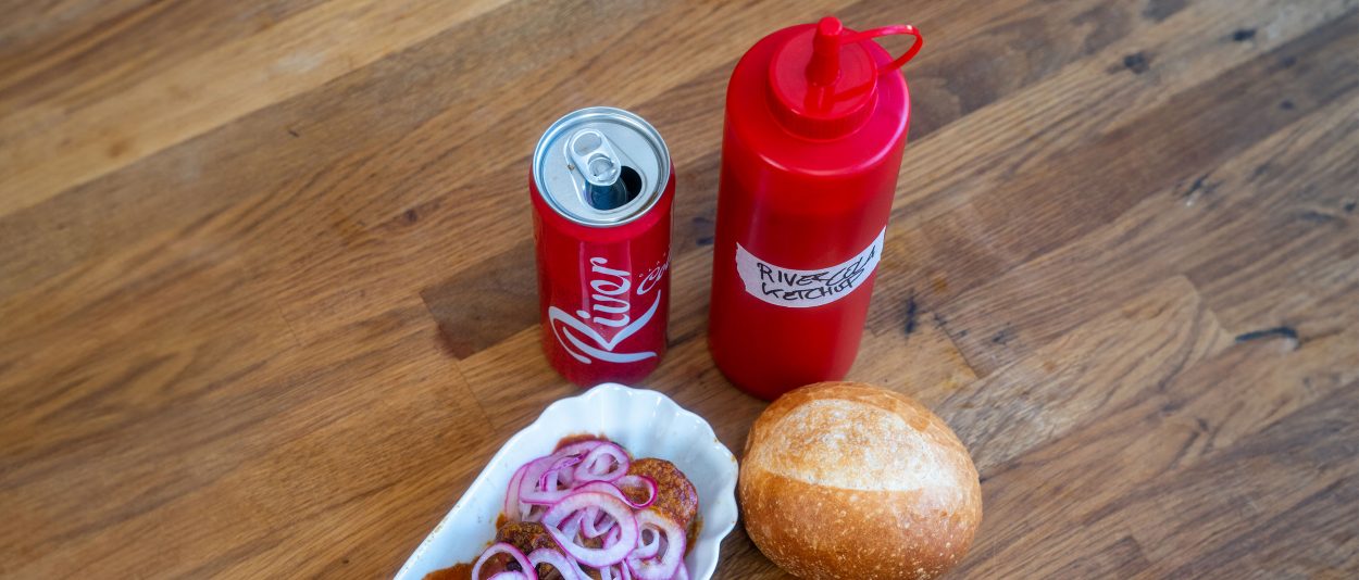 Currywurst mit RIVER Cola-Ketchup – Rezepte von ALDI Nord